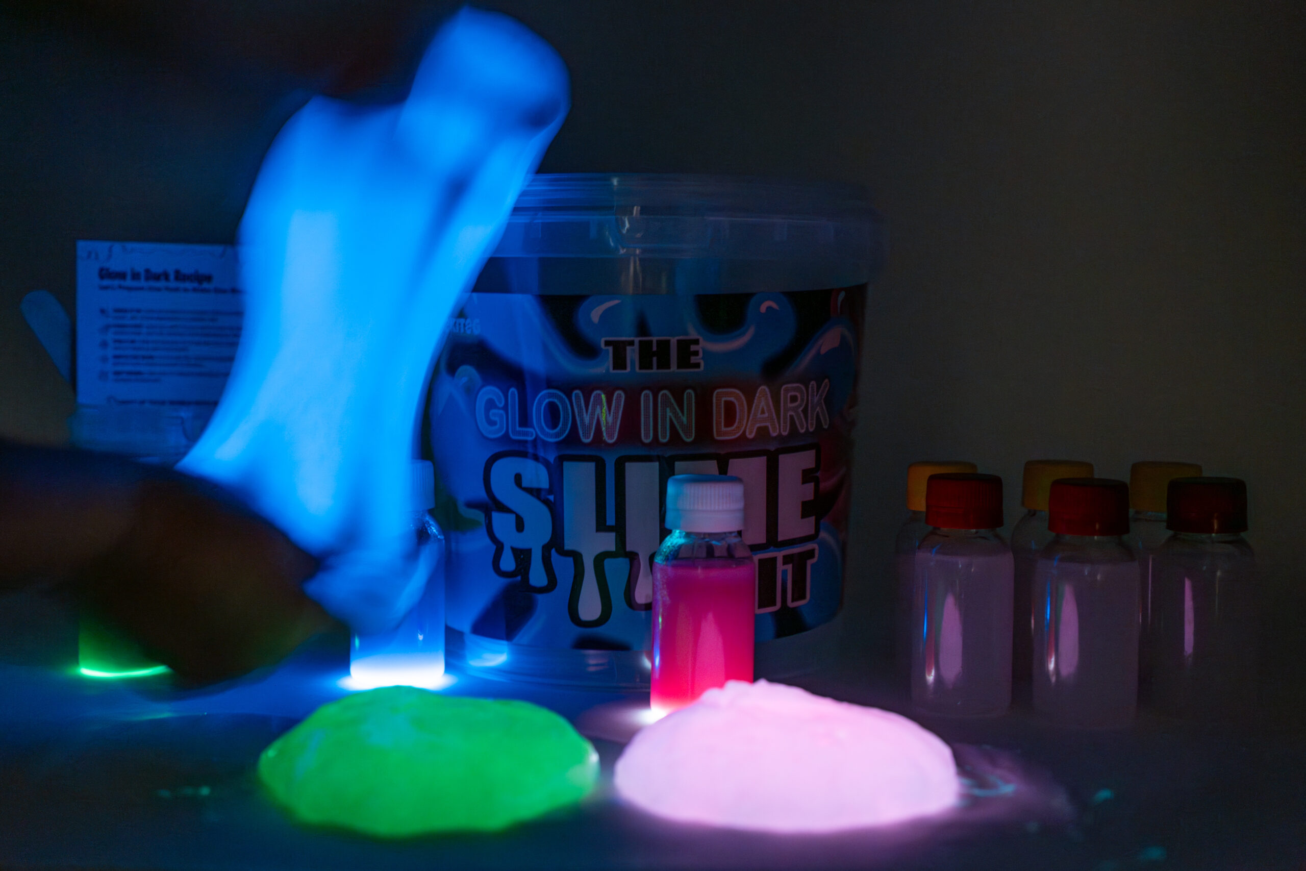 The Glow-in-Dark Slime Kit - Mindoja